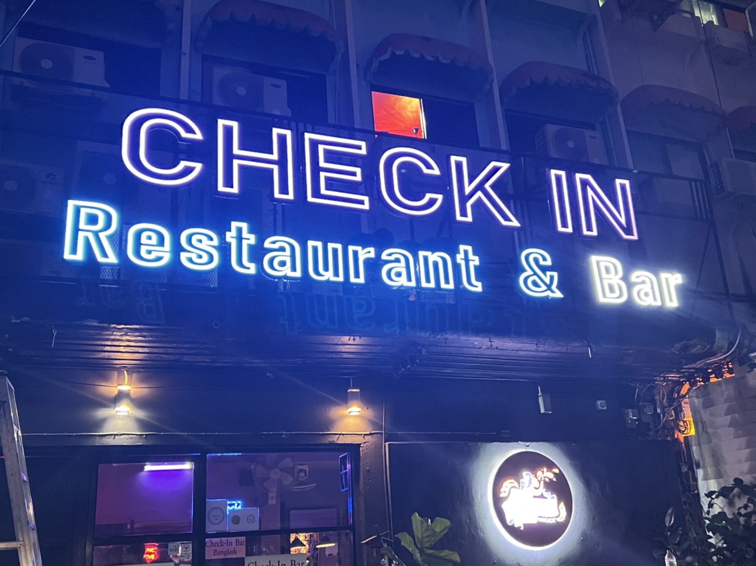Check In Bar, Soi 10 Sukhumvit - Bangkok - LadyBoyReview