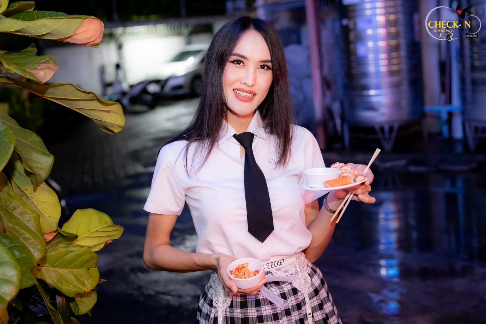 Check In Bar, Soi 10 Sukhumvit - Page 27 - Bangkok - LadyBoyReview