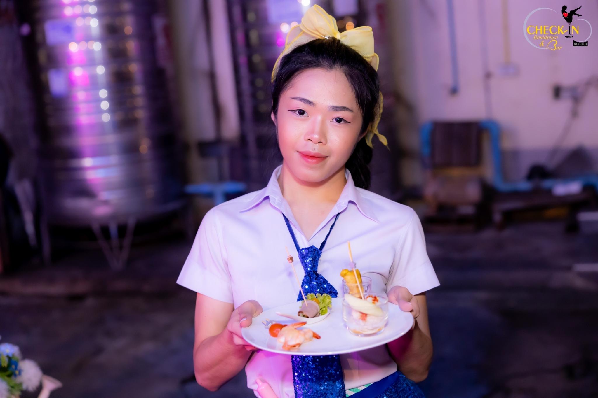 Check In Bar, Soi 10 Sukhumvit - Page 31 - Bangkok - LadyBoyReview