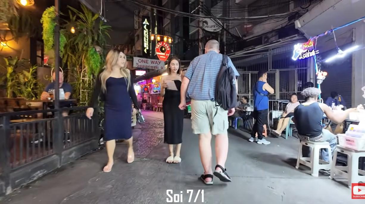 Cat Bar soi 7/1 Sukhumvit - Bangkok - LadyBoyReview